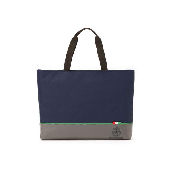 【商品説明】【大人っぽい配色で高級感のあるレッスンバッグ】　高学年になっても使える大人っぽいシンプルデザイン。　合皮部分の型押ししたロゴマークがカッコよさをプラス♪【仕様】ファスナー式のトート型レッスンバッグ。生地には撥水加工が施されている...