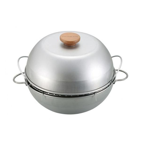 【商品説明】手軽に燻製。肉・チーズ・ゆでたまご等、燻製独特の美味しい風味が作れます。　チップのつぎたし簡単。ふたをしたままアミを持ち上げるだけで、チップのつぎたしができます。　ミニサイズ、コンロ等にのせて、手作りの燻製が楽しめます。【仕様】...