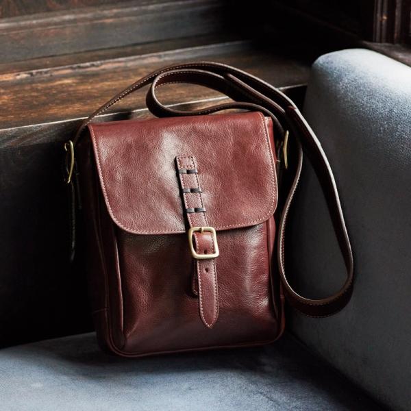 ミニショルダーバッグ メンズ レザー 本革 イタリア製 バケッタレザー マットーネ クラシカルバッグ 大人カジュアル 日本製 ハンドメイド 高級バッグ アンティーク風 経年変化 ショルダーベルト調整可能 ファッションバッグ 通勤バッグ トラ...