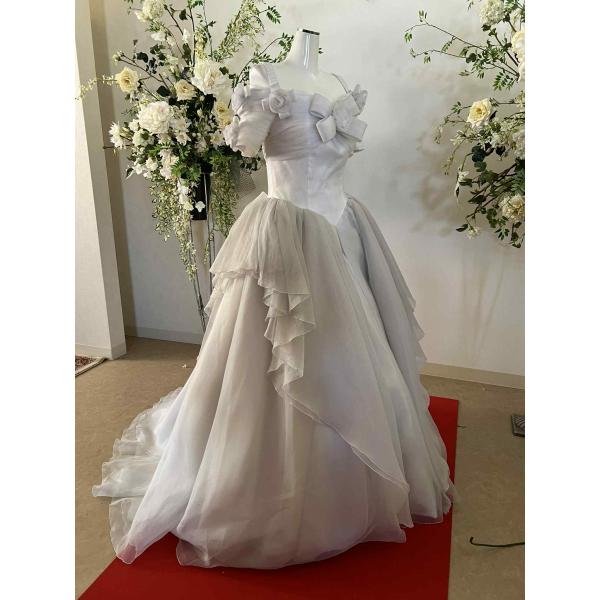 貸衣装処分品ドレス　ウェデイングドレス　　13号　※写真はパニエは履いておりません<img src="https://shopping.c.yimg.jp/lib/cocomico/saizu.jpg"> <br>パ...
