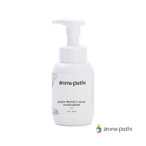 肌本来が持っている「自然保護力」を高め、余分な汚れだけを落としながら、潤いある健やかな肌へと育みます。