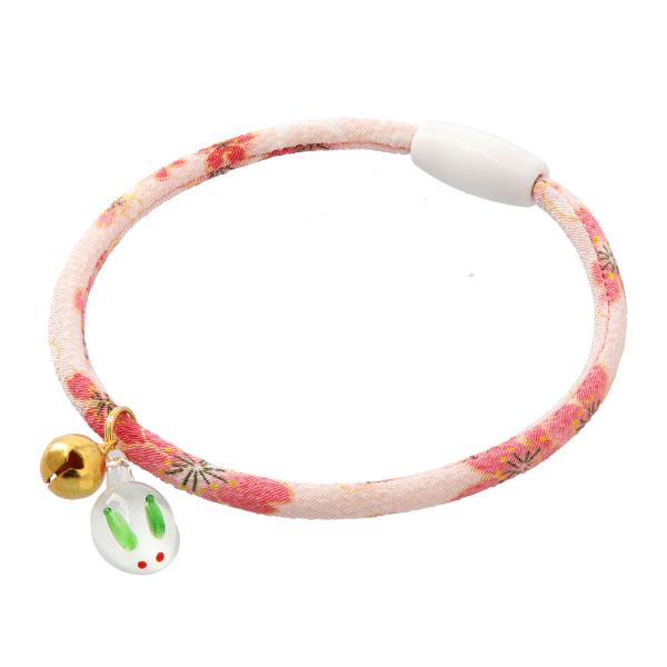 猫 首輪 ちりめん首輪 猫用首輪 和柄 おしゃれ 安全 鈴 付き 日本製 （雪うさぎ）商品詳細・重さ：約3g〜４gと、着けていることに気が付かない猫ちゃんがいるほどの軽さです。・サイズ ：長さ約10cm~30cmまで対応。猫ちゃんのサイズに...