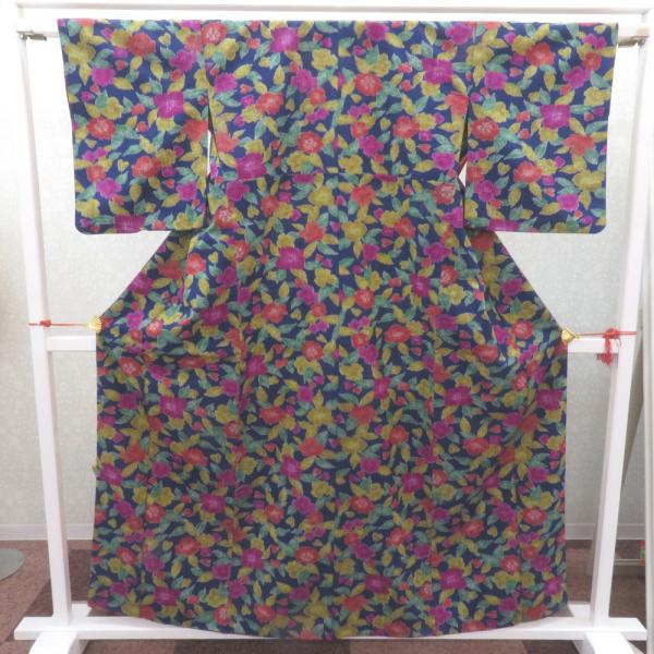 ■商品コードki8894AB■商品情報アイテム: ウール着物対象: レディースカラー: 紺×ピンク×オレンジ×黄色×黄緑品質表示: ウール身丈(肩から)：159.7cm裄丈：64.7cm袖丈：49.2cm前幅：24.2cm後幅：29cm[ ...