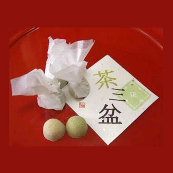 阿波徳島の岡田製糖所の和三盆をふんだんに使用したお干菓子です。三井の晩鐘をイメージして小さな釣り鐘の形をしております。近江信楽産無農薬のお抹茶入りも混ぜた12個入りで、抹茶の風味もお楽しみにいただけます。茶菓子としてはもちろん、ブラックのコ...