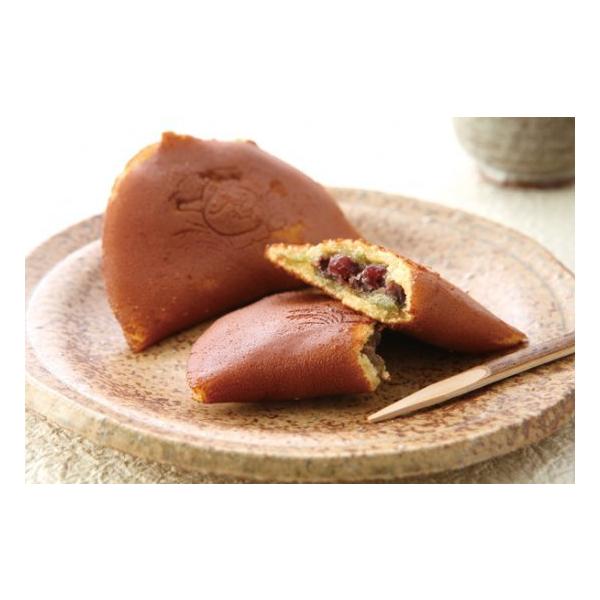 朝宮茶を添えた生地でつぶ餡を包み、さらに三笠生地で包み込むことで三層に仕上げた一品。 一つひとつ個包装してあります。製造事業者が自信を持ってオススメする一品です。原材料：鶏卵、小麦粉、小豆餡、米粉、トレハロース、蜂蜜、マーガリン、味醂、きな...