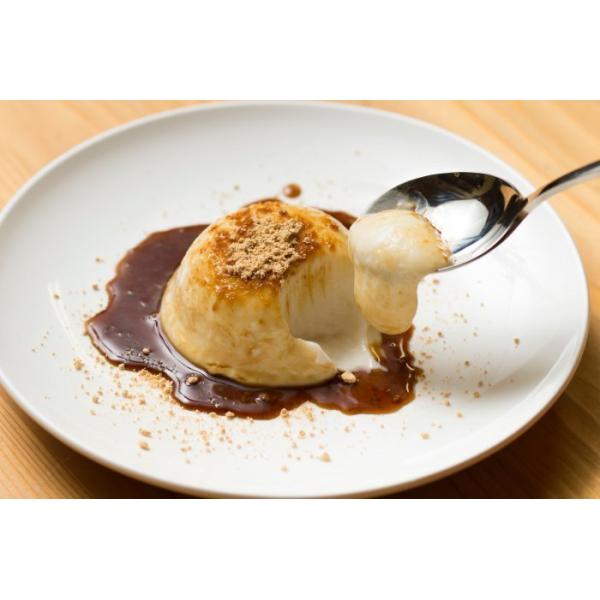 もちもち食感おもちのプリン。湖の餅（うみのもち）は、最高級のもち米「滋賀羽二重糯」を贅沢に使った新しい食感の和菓子です。 卵を使わず、もち米を使ってプリンを固めることで、もちもちとした独特の食感を生み出しています。 香り高くほんのり甘いトロ...