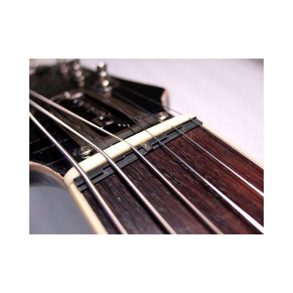 【メール便OK】ソプラノウクレレ（ナイロン弦）用素材：ベークライト対応スケール：340-350mm高さ調整用シール付属今までの常識ではフレット楽器のピッチが合わないのは構造上仕方のないことだとだれもがあきらめてきました。でもS.O.Sは簡単...