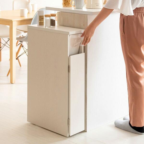 幅わずか17cmでキッチンや洗面所のすき間に置けるプッシュ式スリムダストボックス『Santia（サンティア）』。ニオイが漏れにくく押すだけで簡単に捨てられるプッシュ扉と移動もできるキャスター付きでゴミ捨てがラクラク。コンパクトでも容量30L...