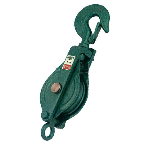 強力・堅牢な滑車です。フックは特殊鋼鍛造で、はずれ止めが付いていますから安全です。シーブはメタル入りで、75mm、100mm、125にはオイルメタル(焼結含油軸受)を装着しております。□車径 175mm□溝幅 22mm□使用荷重 3トン□全...