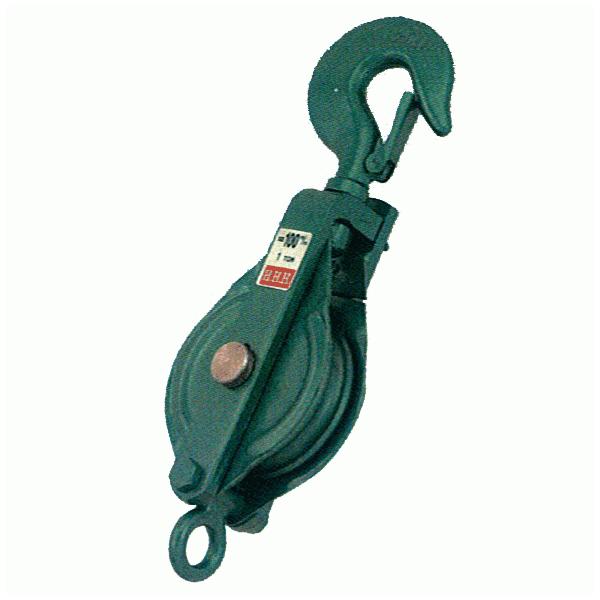 強力・堅牢な滑車です。フックは特殊鋼鍛造で、はずれ止めが付いていますから安全です。シーブはメタル入りで、75mm、100mm、125にはオイルメタル(焼結含油軸受)を装着しております。□車径 75mm□溝幅 10mm□使用荷重 0.5トン□...