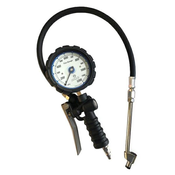 チャックC-870は乗用車〜中型車以下のダブルタイヤにも適したチャック先端は小口径で、乗用車のアルミホイールに対応可□測定範囲：120〜1200kPa□測定精度：±20kPa□最小目盛：20kPa□ホース長さ：500mm□サイズ：102mm...