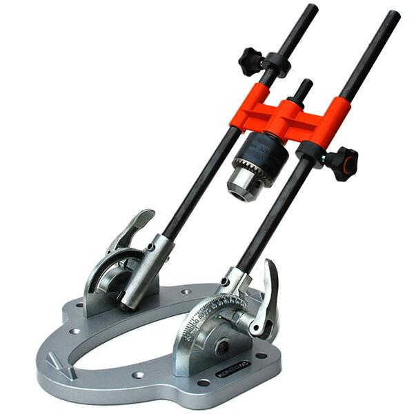 並のボディとはタフさが違う！13mmチャック付きの、アルミダイキャスト製角度可変式ドリルガイドです。【特長】30度から150度までの自由な角度の傾斜穴を正確にあけることができます。本体は軽量で丈夫なアルミダイキャスト製。垂直の正確な穴をあけ...