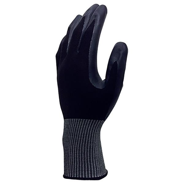 水に濡れても滑りにくい、柔らかく使いやすい手袋です。【用途】油作業、軽作業用手袋。【機能】通常のニトリル製だと濡れると滑りやすいが、濡れても滑りにくいニトリル製です。ナイロンの13ゲージ編み手なので通気性能に優れた背抜き仕様です。樹脂特殊加...