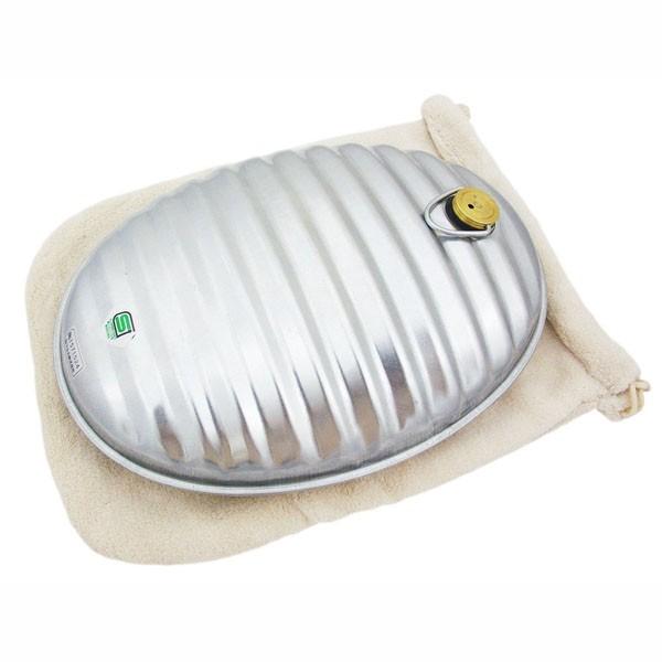 ●フラット底で安定感抜群●足元を中心に暖め、頭部は涼しく安眠の基本(頭寒足熱)型の暖房器です。●湯たんぽの表面の波形は表面積を少しでも広くすることにより暖房面積を広くし、丈夫さを保てます。●湯たんぽは時間が経てば自然と温度が下がり体にとても...