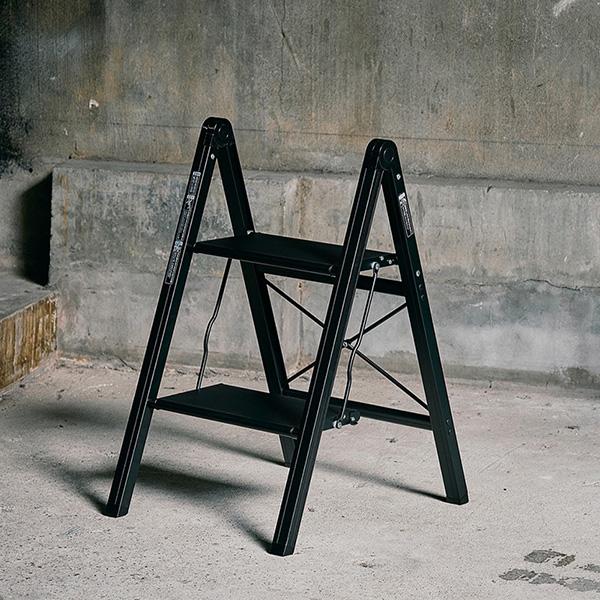 ●インテリア性が高いデザインのため、そのまま置いておいても様になります。●持ち運びも苦にならない重さなので作業場所へ簡単に移動が出来ます。●滑り止め付の脚で作業をしっかりサポート。●使用時：幅390×奥行510×高さ765ｍｍ●折りたたみ時...