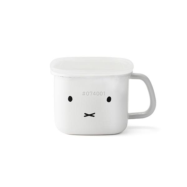 しかくいおかおでも可愛らしいミッフィー♪市販のお味噌750gをそのまますっぽり入れて冷蔵庫をお住まいに。●サイズ（約）：幅18.5×奥行14.5×高さ11.5ｃｍ●容量：1.5L●重量：0.54kg●材質：本体/ほうろう用鋼板、ふた/ポリプ...