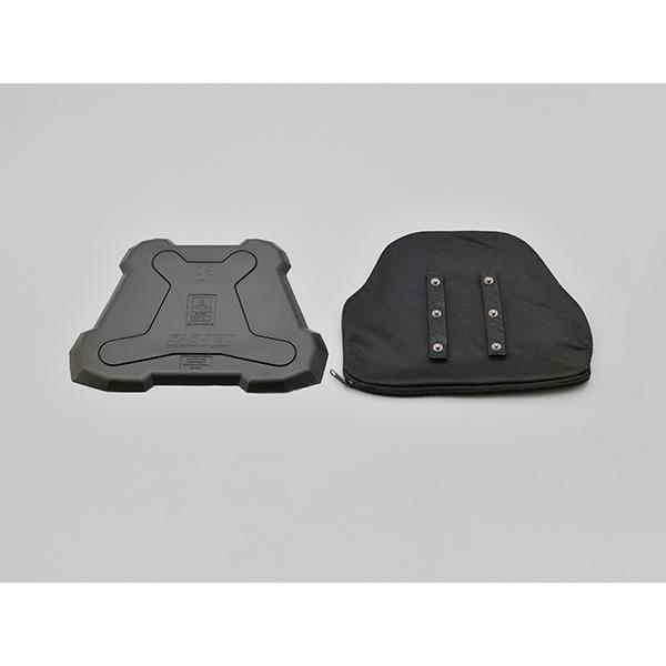 チェストプロテクターの欧州規格prEN1621-3をクリアした、JMCA推奨プロテクター。一体型のCP-1はレベル2をクリア。CP-1スナップボタンBAG付※瞬間的にハードプロテクターのような硬い感触になり、高い衝撃吸収性能がありますが、物...