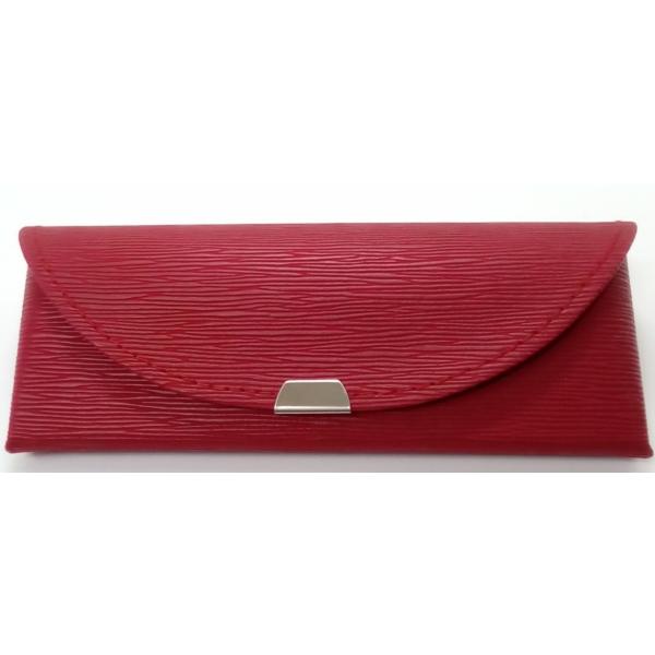 ☆ 大きい　メガネケース 　マグネット開閉式 ☆※写真のメガネはサンプル品のため非売品です。メガネケースサイズ(最大外寸)【タテ幅】⇒ 約70mm【ヨコ幅】⇒ 約170mm【厚み】⇒ 約37mm【材質】⇒合皮/アルミ【カラー】⇒赤新品未使用...