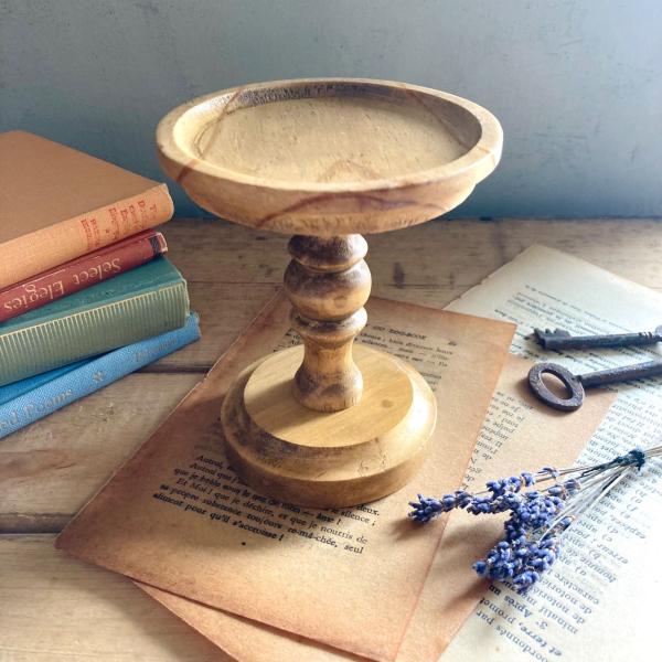 ＊キャンドルやアクセサリー収納の他に、エアープランツや小ぶりの観葉植物の台座にしても素敵です。＊これからの季節、ハロウィンやクリスマス雑貨などを飾るのにもピッタリです。　　　──クークーマルシェMEMO──◯アンティークのような雰囲気にこだ...