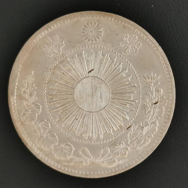 品名:（近9）日本 旧1円銀貨 明治3年 有輪 鑑定済 日本貨幣商協同組合鑑定直径:38.58m品位:銀900/銅100量目:26.96g発行年:1870年鑑定機関:日本貨幣商協同組合鑑定書番号:12912古銭/銀貨/近代貨幣/一円銀貨/明...