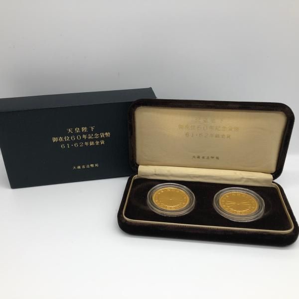 名称:天皇陛下御在位60年記念10万円金貨幣 61・62年銘 2点セット発行国:日本鋳造:造幣局質量（g）:20直径（mm）:30材質:金品位（karat）:K24金貨表面デザイン:鳩と水金貨裏面デザイン:菊の御紋発行年:昭和61・62年天...