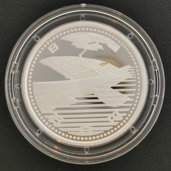 品名:中部国際空港開港記念 五百円プルーフ銀貨幣（ケース入り）質量:15.6g直径:28.0mm品位:純銀図案:（表）機内から見える中部国際空港と旅客機の主翼　（裏）旅客機と中部地方と祝意を表すリボン発行年:平成17年プルーフ貨幣/記念硬貨...