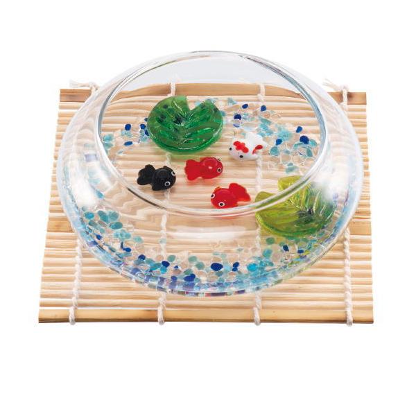 夏には涼しげなガラス製品でお部屋飾りましょう(^^♪玄関先やリビングなど、ちょっと置くだけで素敵な空間が生まれます。ガラス容器の中で色々並べ替えたり、気分によって水を入れたり、夏を楽しんでください♪※水を入れると、葉だけ浮きます。◆素材：ガ...