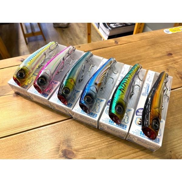 スペインのルアーメーカーAmegari(アメガリ)の人気のダイビングポッパーUrpekariのプラスティックモデルです。キハダやGTにどうぞ180mm/90g、Hook　BKK　Raptor-Z＃3/0