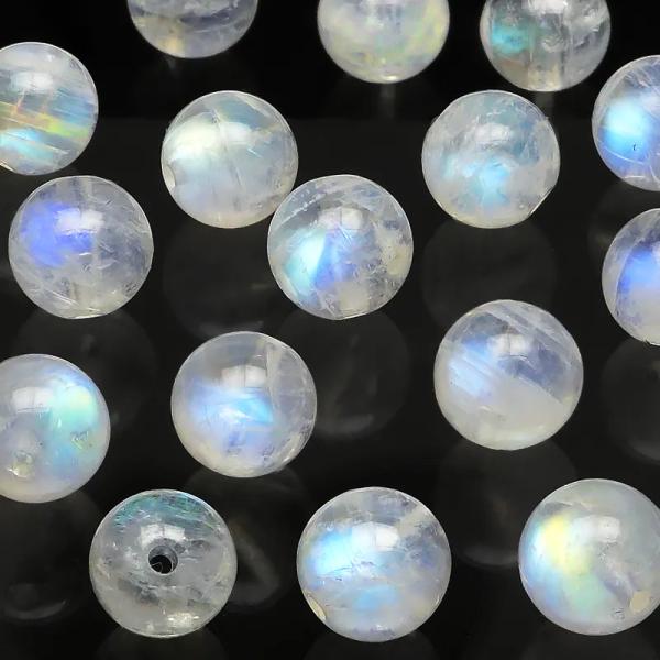 【こちらの商品は4粒販売になります】特記すべき項目※必ずしも全ての粒にシラーが見られるとは限りません。※粒により透明度は異なります。※黒い内包物、目立つカケ・凹みなどがある場合がありますが商品はランダムに選定いたします。材質ムーンストーン（...