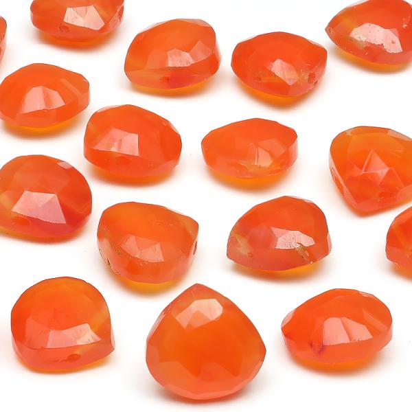 【こちらの商品は4粒販売になります】特記すべき項目※粒により記載サイズ程の大きなサイズ差、形状が歪なもの、カケ、割れが目立つもの、記載サイズ外の粒が混じる場合がございます。材質カーネリアン（Carnelian/紅玉髄）サイズ約6.0-7.5...