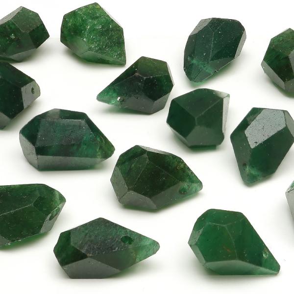 【こちらの商品は2粒販売になります】特記すべき項目※粒により目立つ穴周りのカケ、外傷、内包物がございますので予めご了承ください。※発色に個体差がございますが選定は無作為となります。※粒によって形状に差がございます。材質アベンチュリン（Ave...