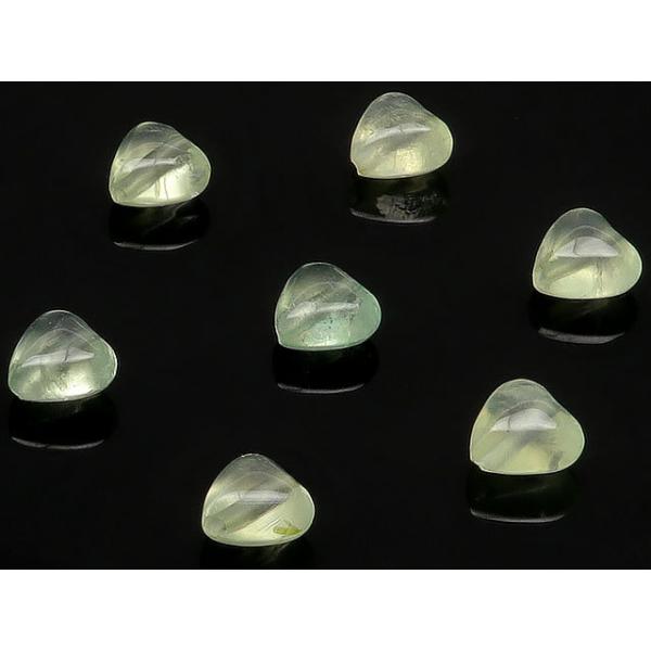 「こちらの商品は14粒販売になります」特記すべき項目※粒により穴周りのカケ、外傷、内包物が目立つものもございます。※粒によって発色・形状に個体差がございますが選別は無作為にさせていただきます。材質プレナイト（Prehnite/ブドウ石）サイ...