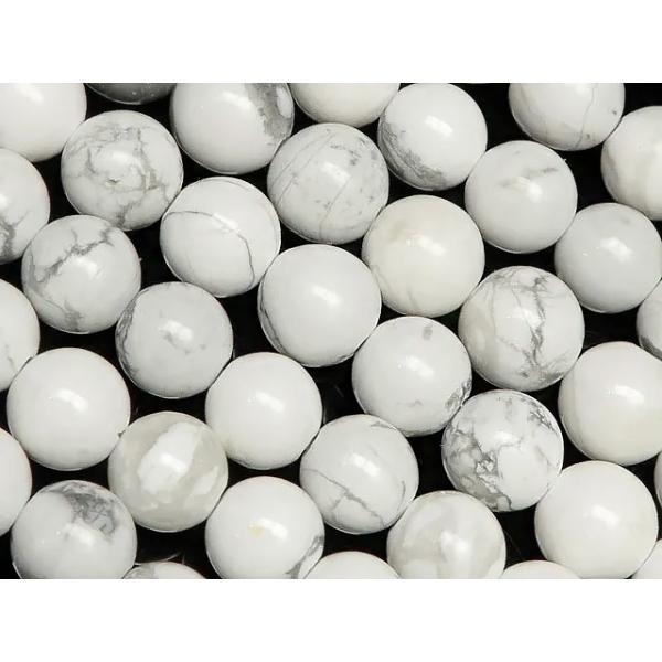 特記すべき項目※粒により記載ほどのサイズの差、歪み、カケが見られる粒が混じります。材質ハウライト/マグネサイト（Howlite/Magnesite/ハウ石/菱苦土石）サイズ約6.0-6.7mm（±0.3mm）穴径約1mm数・量1連約36cm...