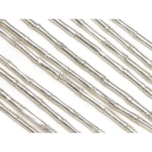 特記すべき項目※カレン族による手作業での銀細工の商品となります。手作りの商品となりますのでサイズ外のものが混じる場合、個々形状、模様に違いがございます。材質カレンシルバー（SILVER純度95〜97％以上）サイズ約3.5-4.3×0.6-1...