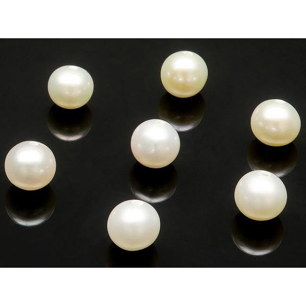 「こちらの商品は3粒売りになります」特記すべき項目※粒により、若干発色が異なる場合がございます。※正円ではないので記載ほどのサイズの差があり小さめの粒もございます。※穴周りに黒ずみが見られる場合がございます。材質パール（Pearl/真珠）サ...