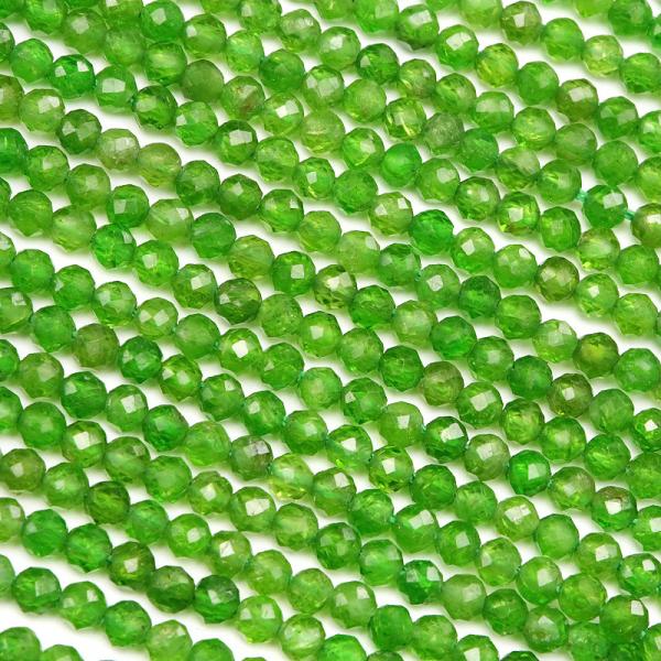 特記すべき項目※粒により記載ほどのサイズ差、穴周りのカケ、ヘコミ、外キズ、内包物がみられる粒、記載サイズ外のものが混じる場合がございます。材質ダイオプサイド（Diopside/透輝石）サイズ約2.0-2.5mm（±0.3mm）穴径約0.3-...