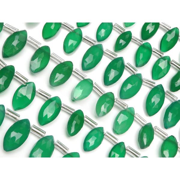 特記すべき項目※粒により記載サイズ程のサイズ差、形状が歪なもの、穴周りや表面のカケ、割れが目立つもの、厚みの大きな誤差、記載サイズ外の粒が混じる場合がございます。材質オニキス/アゲート（瑪瑙/onyx）サイズ約8.8-13.5×4.6-7....