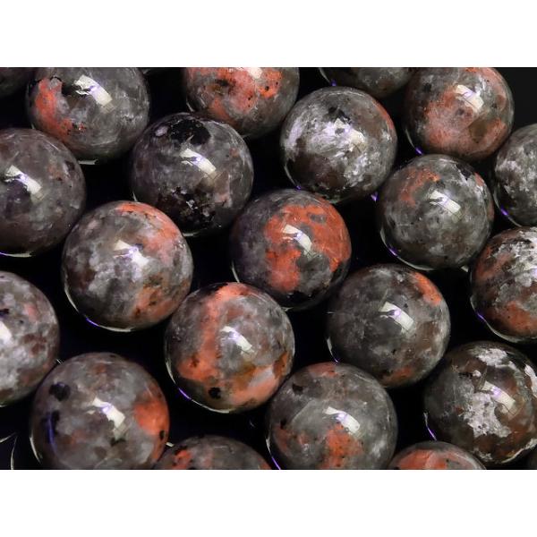 特記すべき項目※写真や動画で見えるオレンジ色の発光は紫外線ライトを照射しています。※粒により記載サイズ程のサイズ差、穴周りや表面のカケ、割れが目立つもの、記載サイズ外の粒が混じる場合がございます。材質ユーパーライト（Yooperlite/蛍...