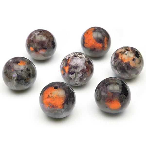 特記すべき項目※写真で見えるオレンジ色の発光は紫外線ライトを照射しています。※粒により記載サイズ程のサイズ差、穴周りや表面のカケ、割れが目立つもの、記載サイズ外の粒が混じる場合がございます。材質ユーパーライト（Yooperlite/蛍光性方...