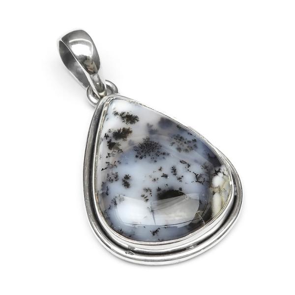 特記すべき項目※色合いは画像にてご確認の上でのご購入でお願い致します。※金具部分に細かいキズ、変色が見られる場合がございます。材質デンドライトアゲート（Dendriticagate/模樹石・もじゅせき）SILVER925・ロジウム加工サイズ...