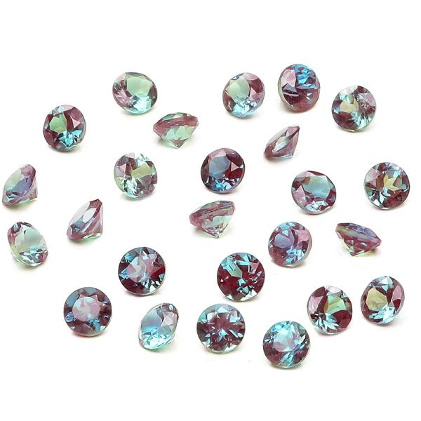 【こちらの商品は1コ販売になります】特記すべき項目※粒により表面の傷・カケ、発色に個体差がございますが選別は無作為にさせて頂きます。※4枚目の画像はブラックライトを当てたものとなります。材質合成アレキサンドライト（alexandrite/金...