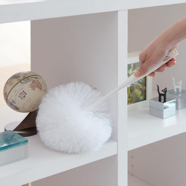 サイズ/約横15×縦35cm重量/約55g内容量/1個材質/ポリプロピレン生産国/中国製●Sattoシリーズのリビング用ホコリ払いです。●細い網状の繊維と静電気が、汚れをしっかり絡めとります。●握りやすく設計されたグリップで、細かいところま...