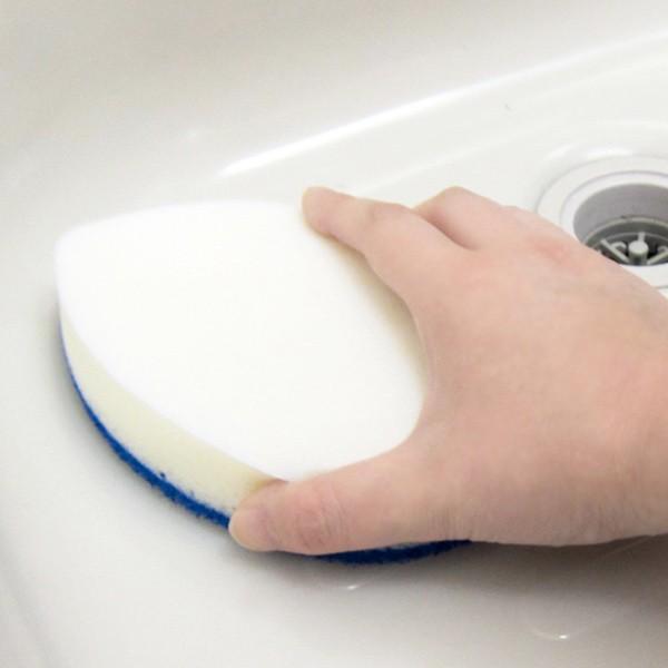 サイズ/約幅11×奥行3.2×高さ15.4cm内容量/1個材質/ナイロン、ポリウレタン生産国/日本製●アクリルビーズをナイロン不織布に付着させており、キズをつけにくくガンコな湯アカを落とせるスポンジです。●スミも曲面も洗いやすい、しずく型ヘ...