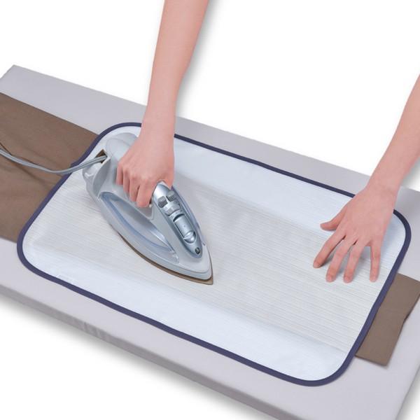 直接アイロンが触れると生地がてかるスラックスやスカート、学生服などのアイロンがけに適しています。滑りやすく摩擦の少ない生地を使用していますので、アイロンをなめらかにかけることができます。スチームアイロン、ドライアイロン共に使用できます。ふち...