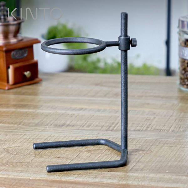 サイズ/約幅12.5×奥行13×高さ21cm内容量/1台材質/ステンレス(鋳造)生産国/中国製食器洗い乾燥機/使用不可電子レンジ/使用不可●重厚感のあるブリューワースタンドです。●安定感のある重厚なつくりです。●高さを調節できるので器を選び...