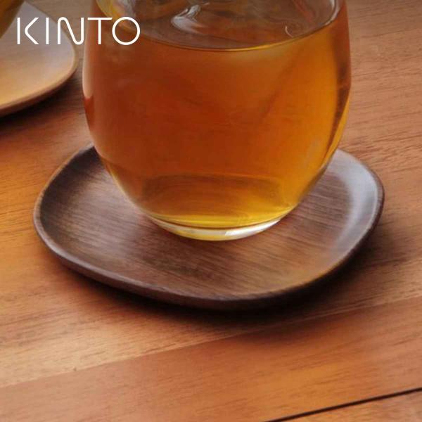 サイズ/約幅10×奥行10×高さ1cm内容量/1枚材質/ウォールナット（ウレタン塗装）生産国/中国製食器洗い乾燥機/使用不可●一枚の板から切り抜かれた木目が美しいコースターです。●縁部分が緩やかなカーブになっていて持ちやすいです。●どんな食...