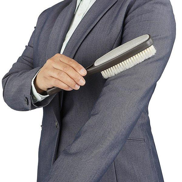 サイズ/約4.5cm厚さ：約4.2cm約長さ24.5cm内容量/1個材質/本体：ABS樹脂布：ポリエステル毛：豚毛生産国/中国製●ホコリ取りと洋服ブラシが1本になっています。●洋服ブラシは花粉症対策にもオススメです。●スリム形状で、玄関やク...