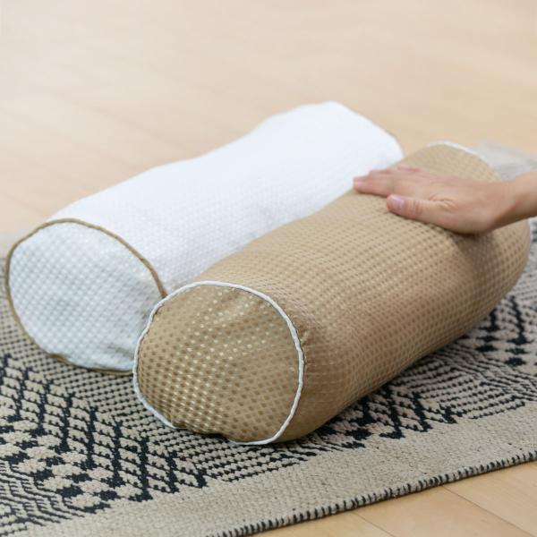 サイズ/約高さ45cm直径：約18cm内容量/1枚材質/収納生地：ポリエステルファスナーテープ：ナイロンファスナースライダー：亜鉛合金種類/クリーム、ブラウン生産国/バングラデシュ製洗濯/洗濯機使用可能●かさばる衣類がクッションになる衣類収...