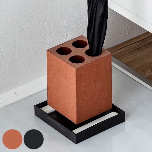 吸水性に優れた超吸水型珪藻土が水滴をしっかり吸水します。吸水した後は自然乾燥でお手入れ簡単です。コンパクト設計で気軽に玄関に置けます。【商品詳細】 サイズ/約幅12.5×奥行12.5×高さ14cm 内容量/1個 材質/本体：合成木材・トレー...