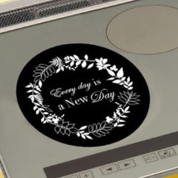 サイズ/直径：約21cm重量/約20g内容量/1枚材質/ガラス繊維（シリコーンコート）生産国/日本製耐熱温度/360度●IHクッキングヒーターガラス天板の焦げ付きや傷付きを防ぐマットです。●薄いガラス繊維製なので熱が伝わりやすく、置いていて...